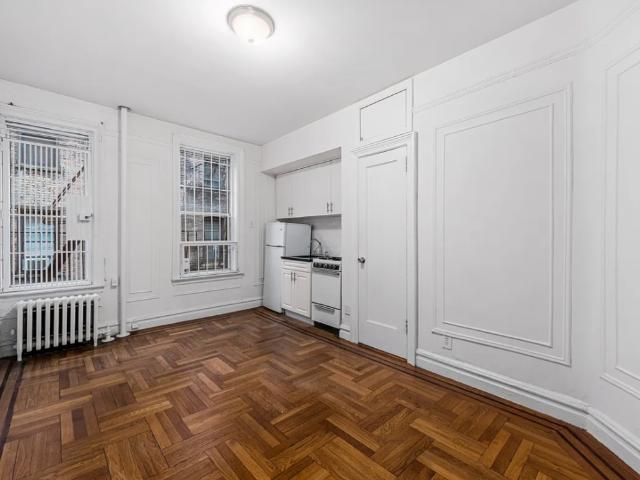 220 East 36th Street, New York, NY
