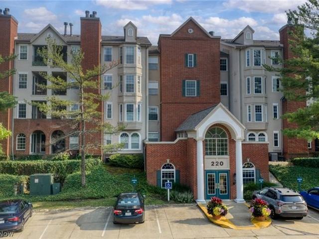 220 Fox Hollow Dr Apt 204, Mayfield Heights, OH 44124