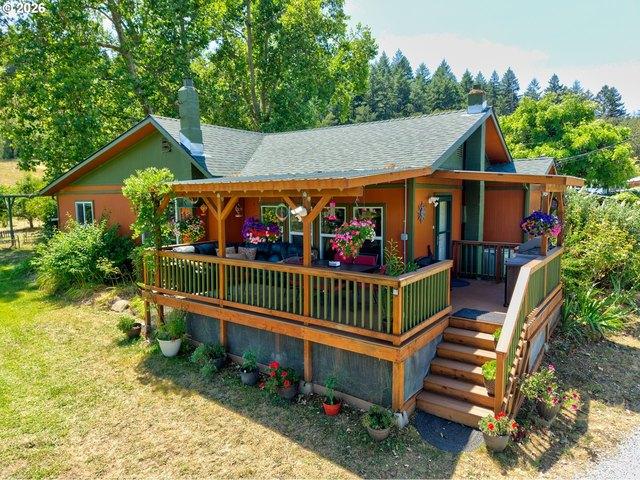 220 Faver Dr, Riddle, OR 97469