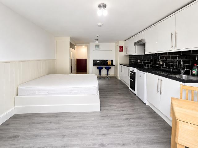 220 Finchley Road, London NW3, 1 bed flat to rent, £1,625 pcm | PrimeLocation