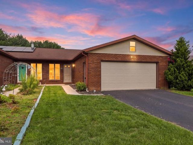 220 Kennedy Ct, Hanover, PA 17331