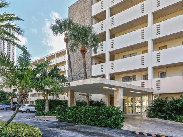 220 Kings Point Dr #111 Sunny Isles Beach, FL 33160