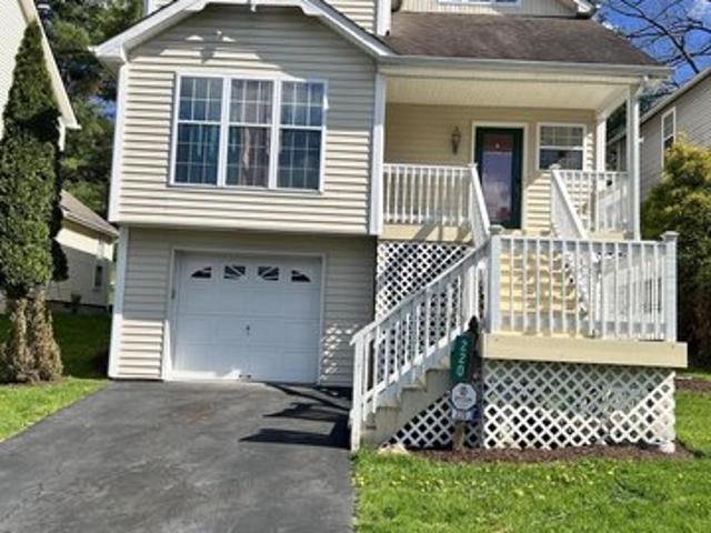 220 Hawthorne Village Ct, East Stroudsburg, PA 18302