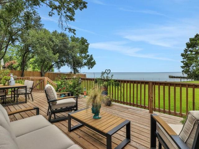 220 Harbor Run Dr, Coldspring, TX 77331