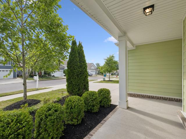 220 Hermitage Point Dr