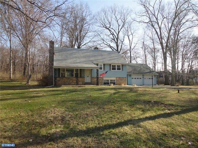 220 Hibbert Rd, North Wales, PA 19454
