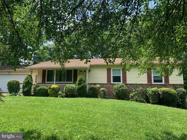 220 Hideaway Dr, Westminster, MD 21157