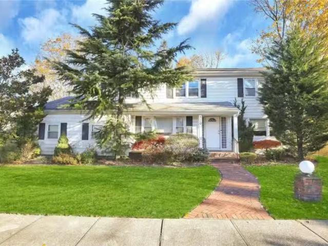 220 Jackson Place, Hewlett, NY 11557