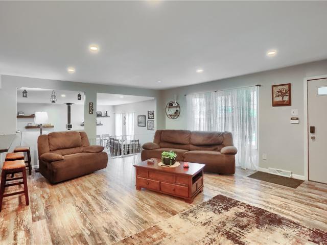 220 Oak Park Ln