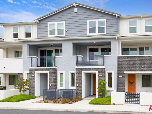220 Lockhart Way
