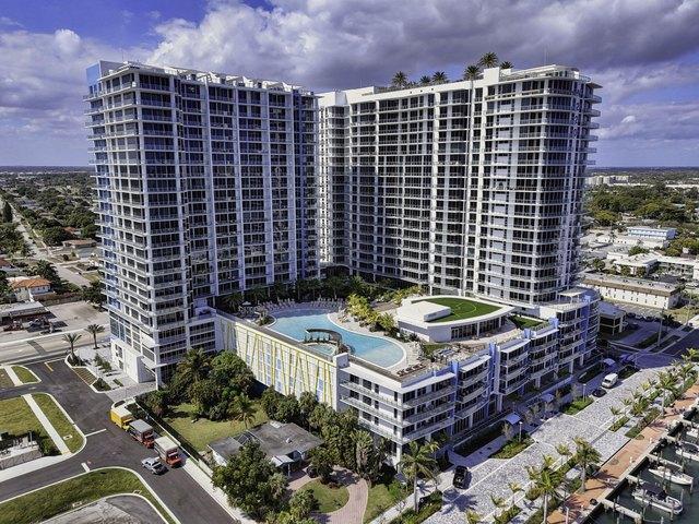 220 Lake Shore Dr Apt 609, Lake Park, FL 33403