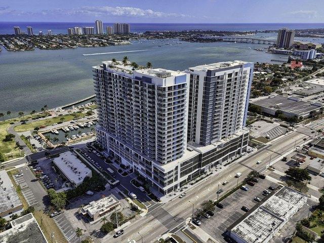 220 Lake Shore Dr Apt 617, Lake Park, FL 33403
