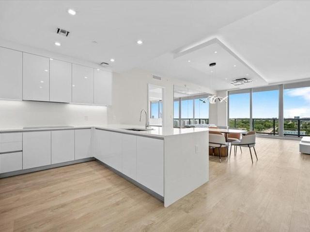 220 Lake Shore Dr Apt 917, Lake Park, FL 33403
