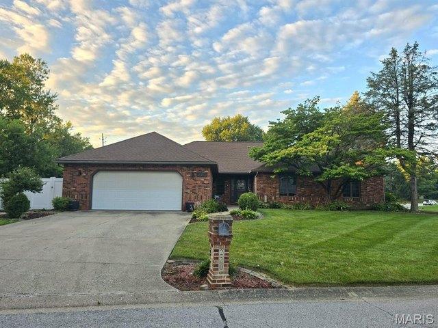 220 Lake Stratford Dr, Fairview Heights, IL 62208