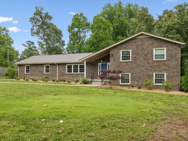 220 Lakewood Dr