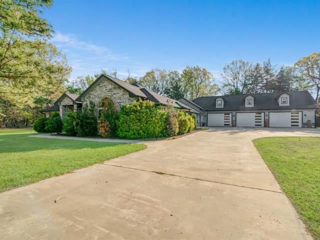 220 Laredo Dr, Reno, TX 75462 | MLS #21218 | Compass