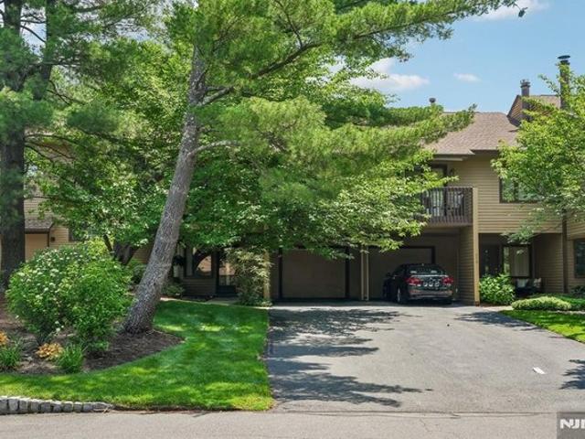 220 Mountain View Dr Unit 220, Mahwah, NJ 07430