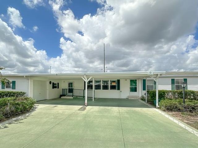 220 Maple Dr, Lady Lake, FL 32159