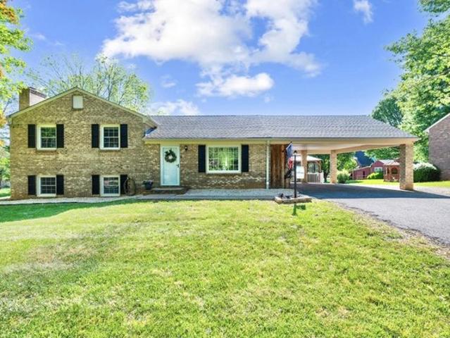 220 Maple Hills Dr, Lynchburg, VA 24502