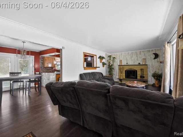 220 Meadow Lane