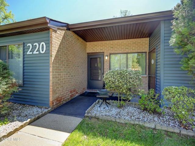 220 Medford Ct Unit B, Manalapan, NJ 07726