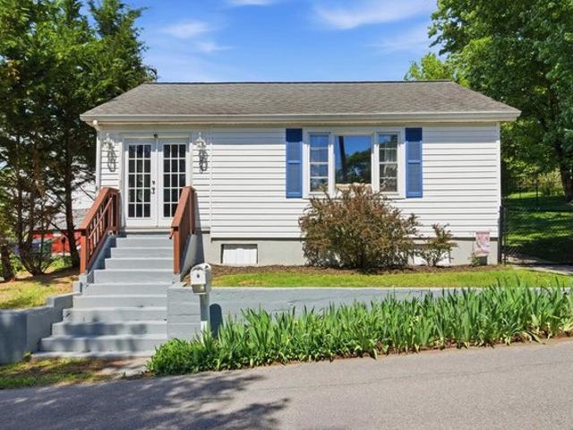220 Mitchell St SW, Christiansburg, VA 24073