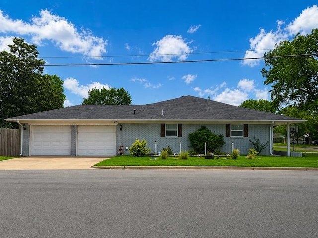 220 N 30th St, Duncan, OK 73533
