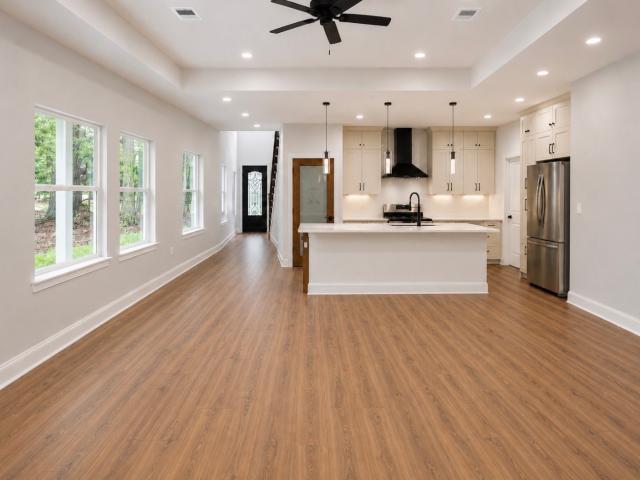 220 N Fairway Loop
