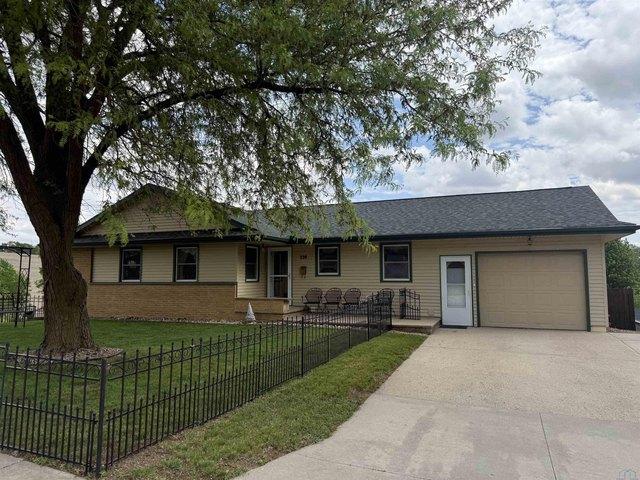 220 N Hillcrest Ave, Hinton, IA 51024