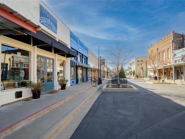 220 N Market