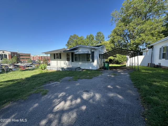 220 N Richardson Avenue