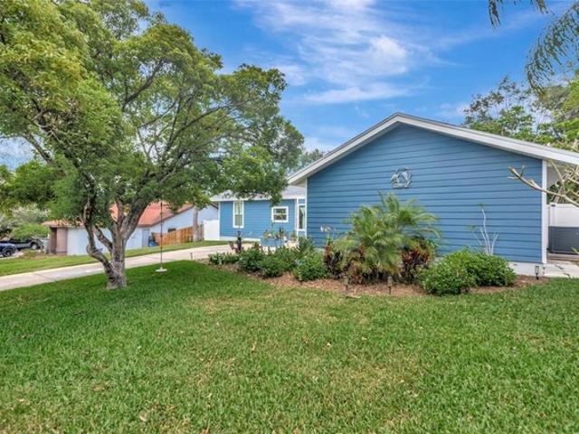 220 Normandy Cir W, Palm Harbor, FL 34683