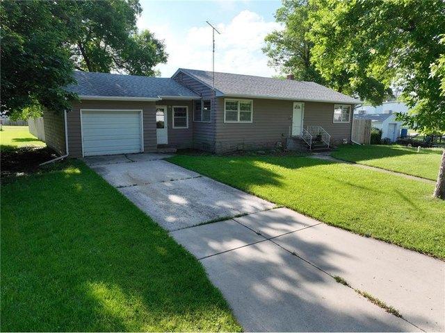220 S 4th St, Bird Island, MN 55310
