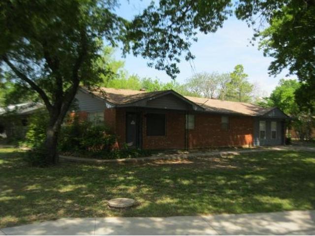 220 S 5th St, Noble, OK 73068