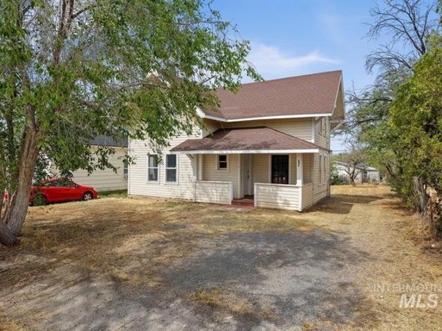 220 S 8th Ave, Buhl, ID 83316