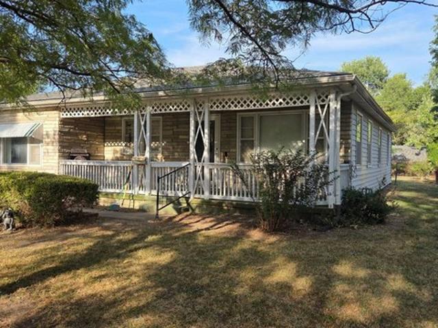 220 S Allen Ave, Chanute, KS 66720