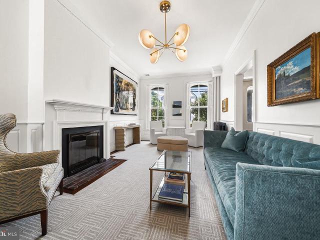 220 S Fairfax Street