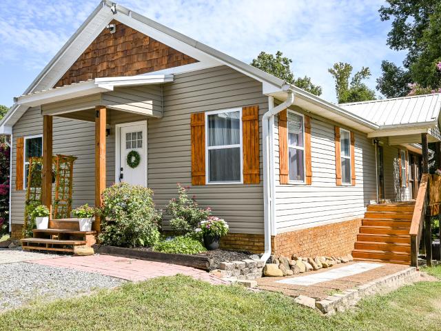 220 Sam Johnson Road NW