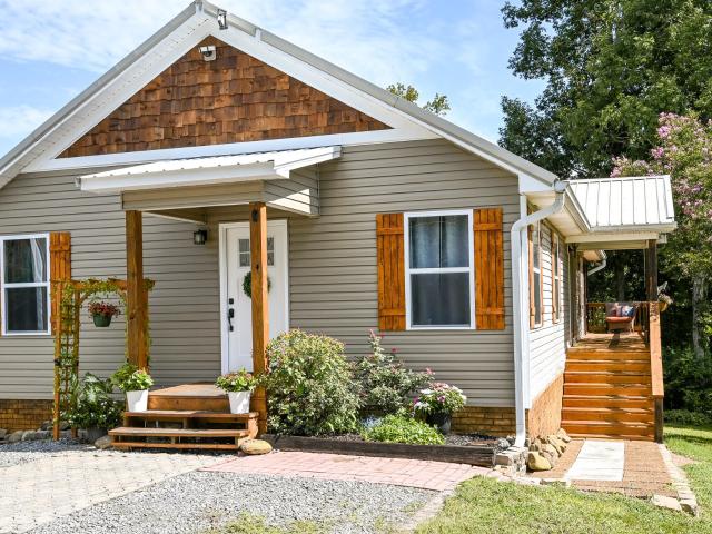 220 Sam Johnson Road NW