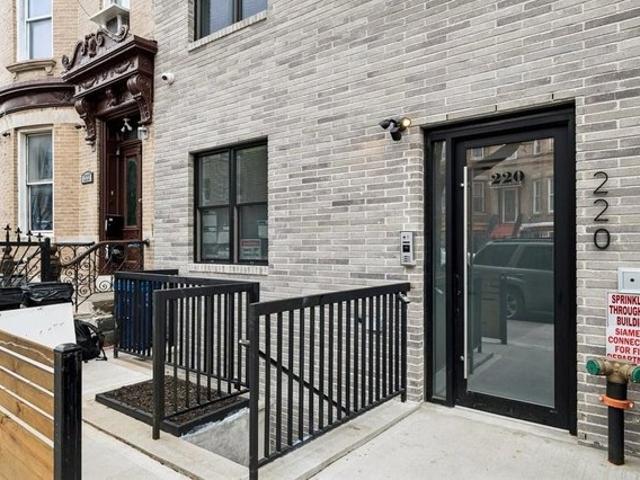 220 Schaefer St Unit 4, Brooklyn, NY 11207