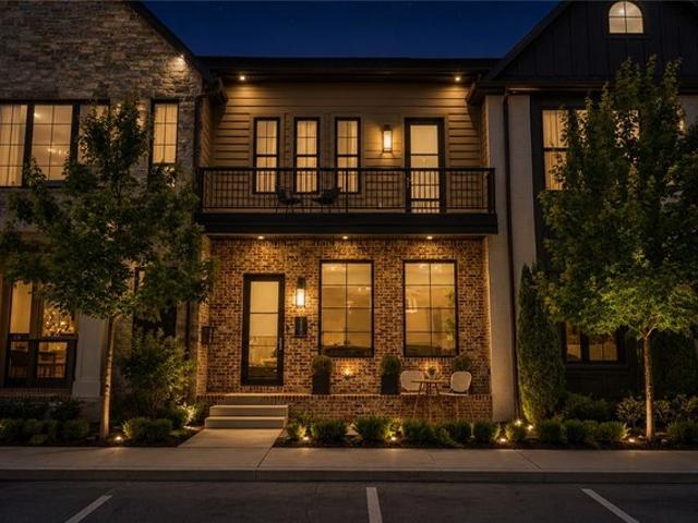 220 SE B St, Bentonville, AR 72712