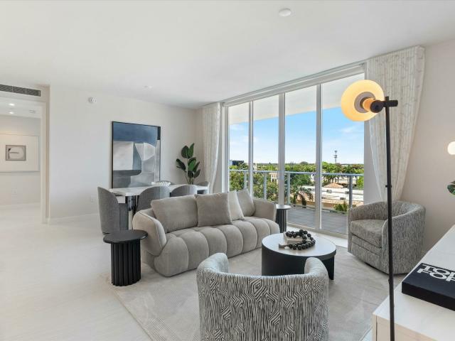 220 SE Mizner Boulevard, Boca Raton, FL