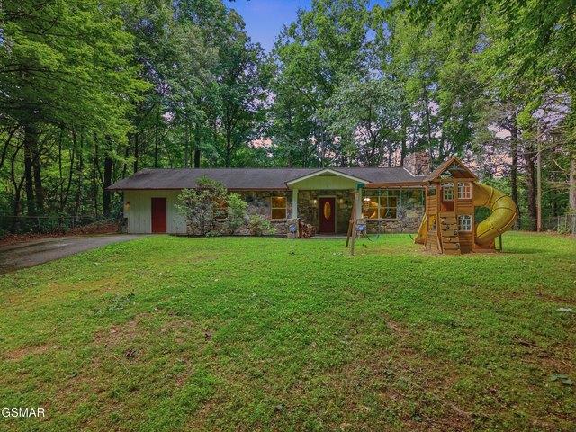 220 Seaton Dr, Gatlinburg, TN 37738