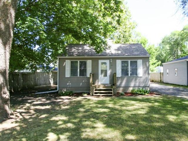 220 Shoreland Rd, Machesney Park, IL 61115