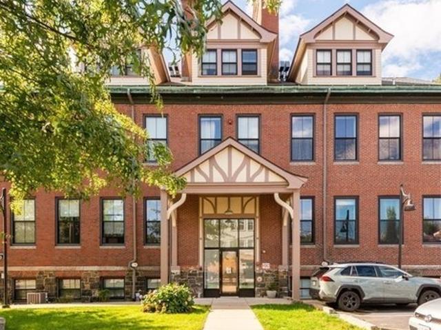 220 Spencer Ave Unit 102, Chelsea, MA 02150