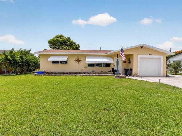 220 SW 10th Ave, Boynton Beach, FL 33435