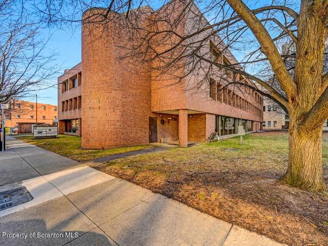 220 Penn FL2 Avenue