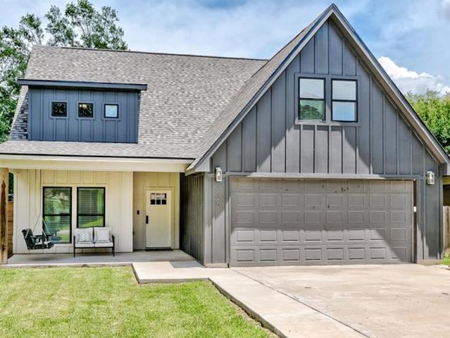 220 Pine St, Port Neches, TX 77651