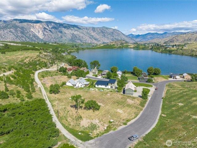 220 Roses Lake Dr, Manson, WA 98831