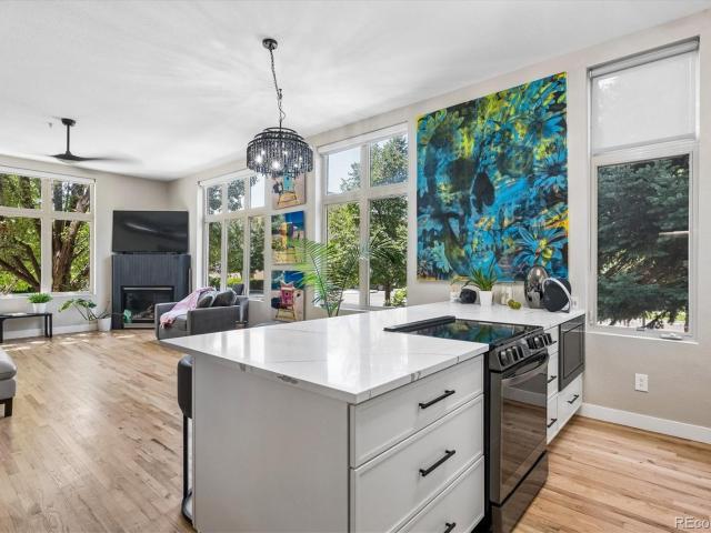 220 Roslyn Street # 701